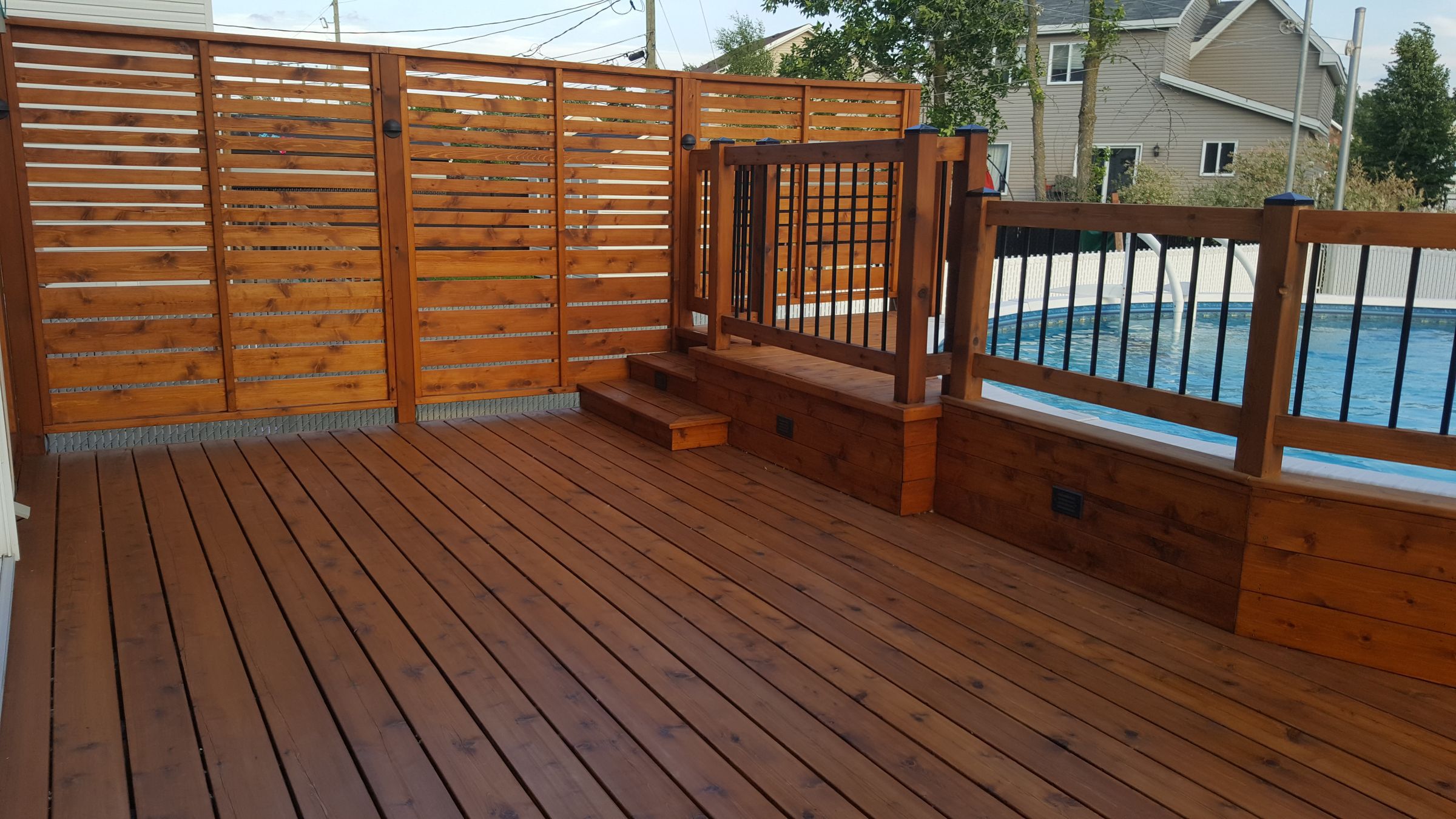 Un beau patio en cèdre rouge fini Pareo cerisier - Ardec - Produits ...