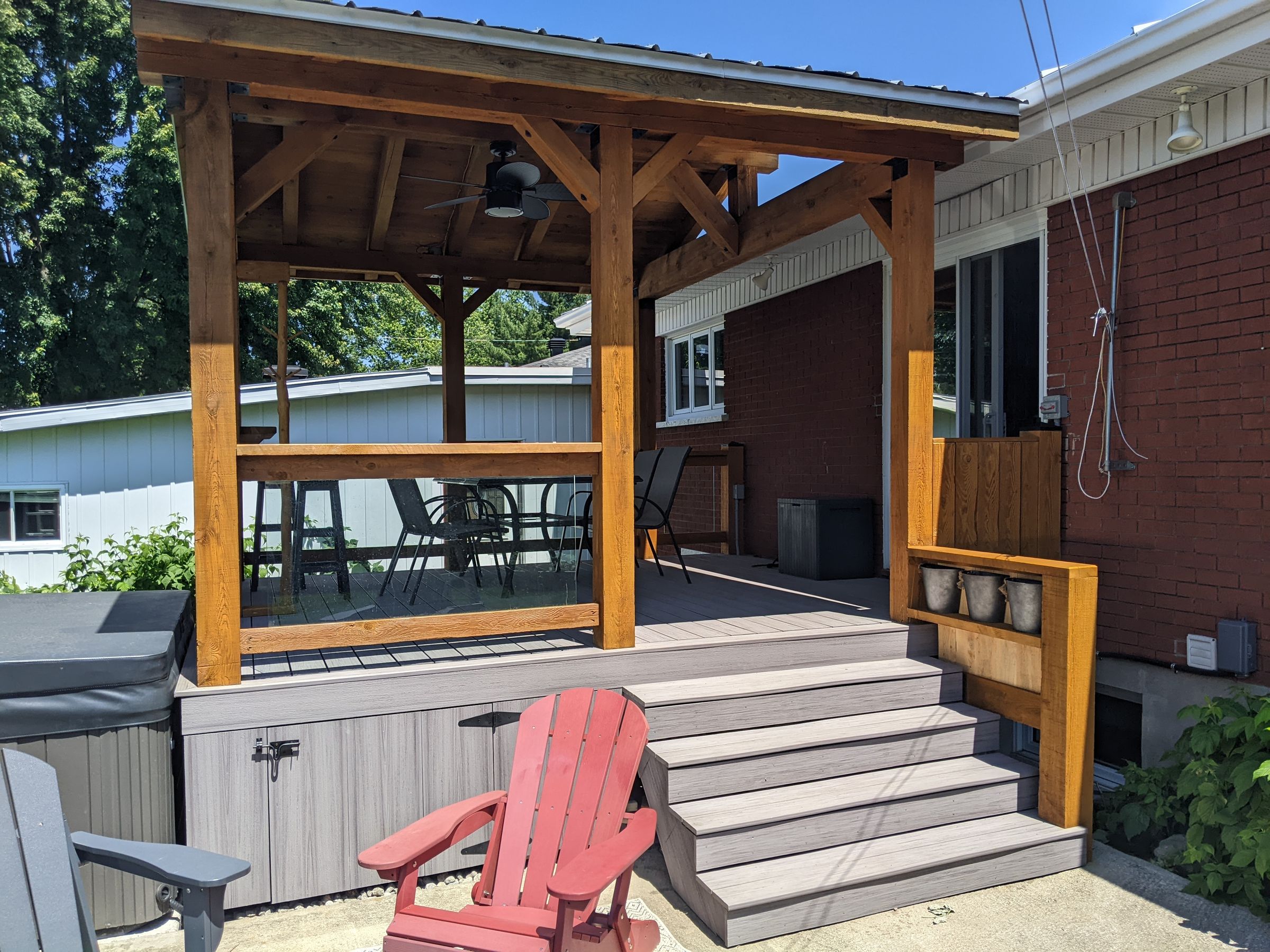 Gazebo attaché à la maison en pruche - Ardec - Produits pour bois